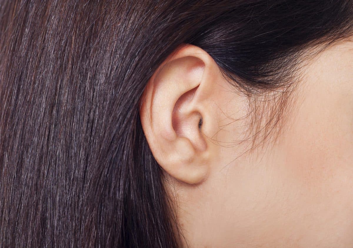 Les boutons sur le lobe de l’oreille : avantages et inconvénients